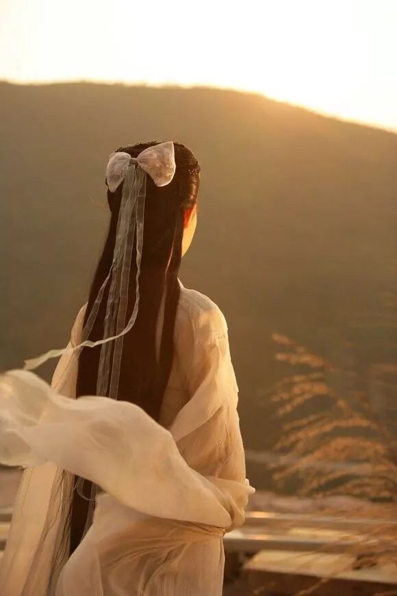 This Tang poem is short in 4 sentences and 20 characters, but it is ...