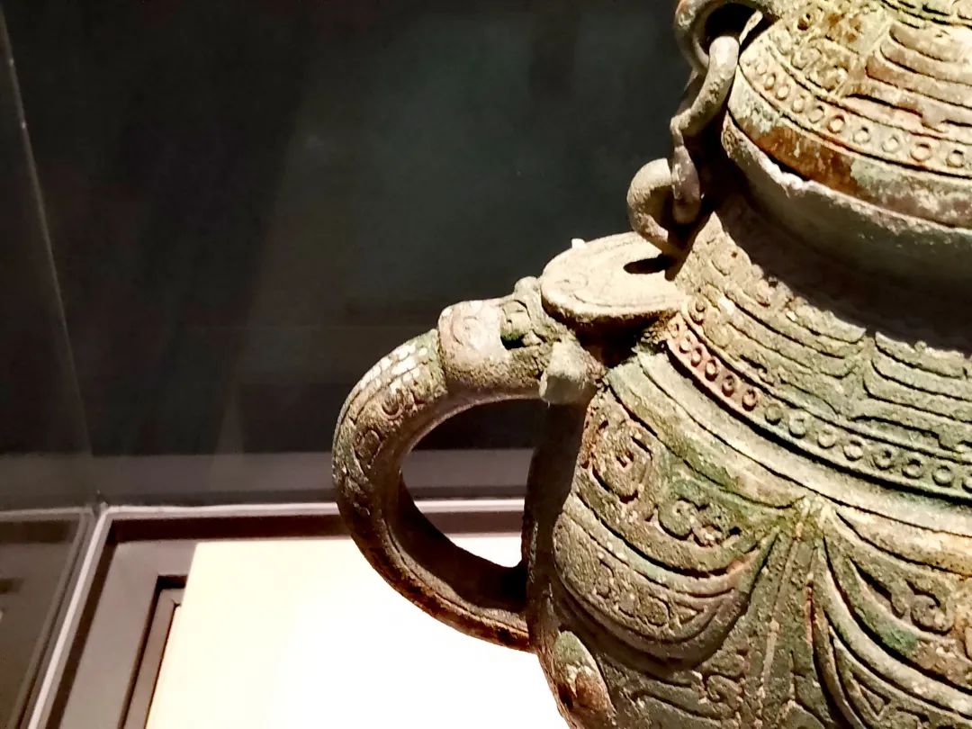 One cultural relic a day: the late Shang Dynasty dragon head button ...