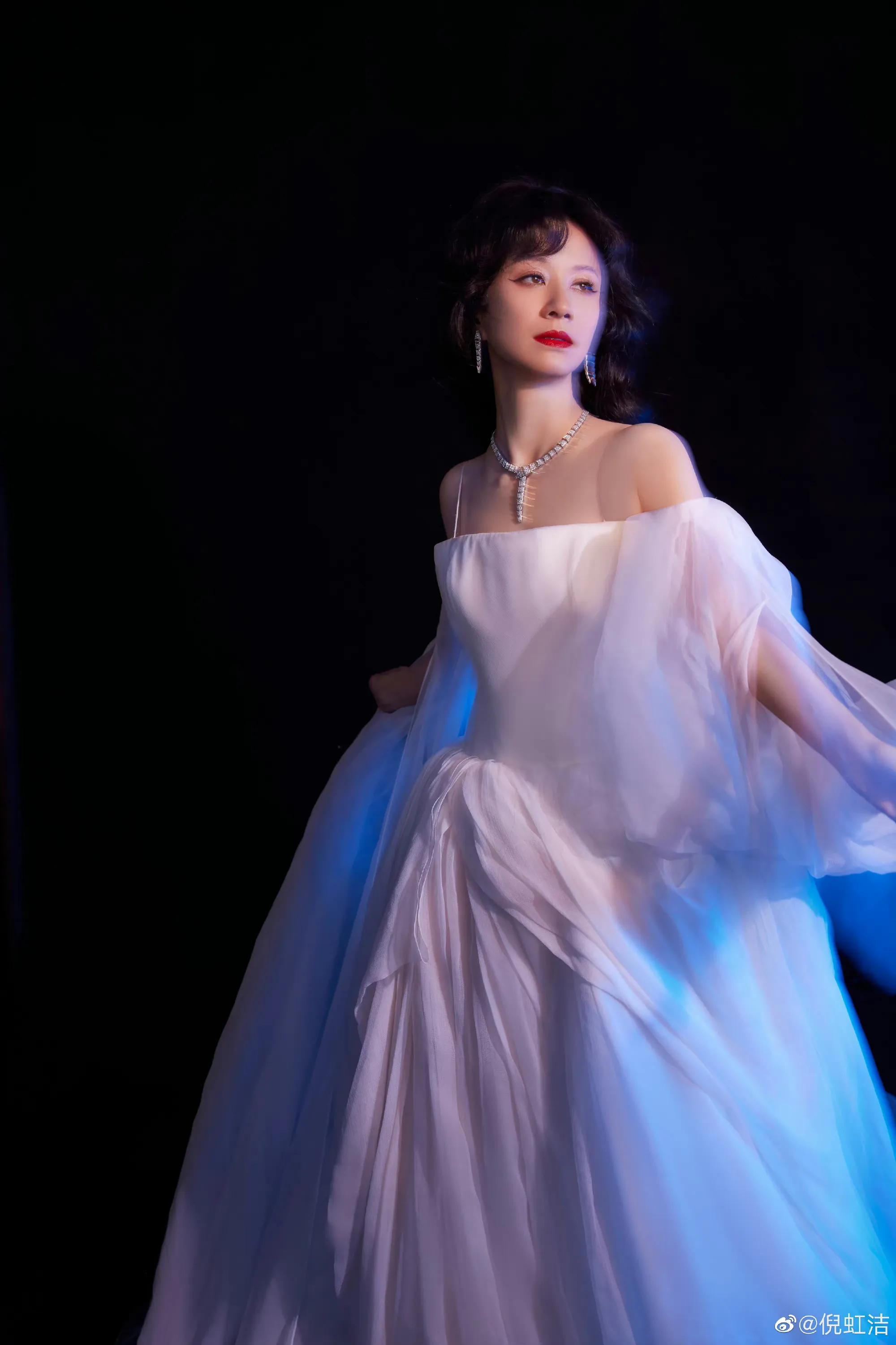 Ni Hongjie's beautiful picture - iNEWS
