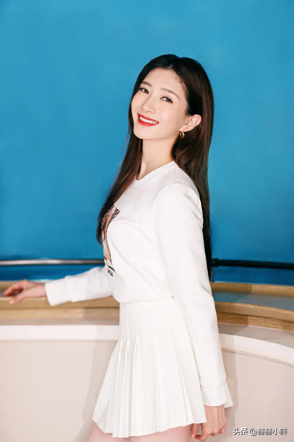 Jiang Shuying, the alluring beauty of "Shuying slants horizontally and ...