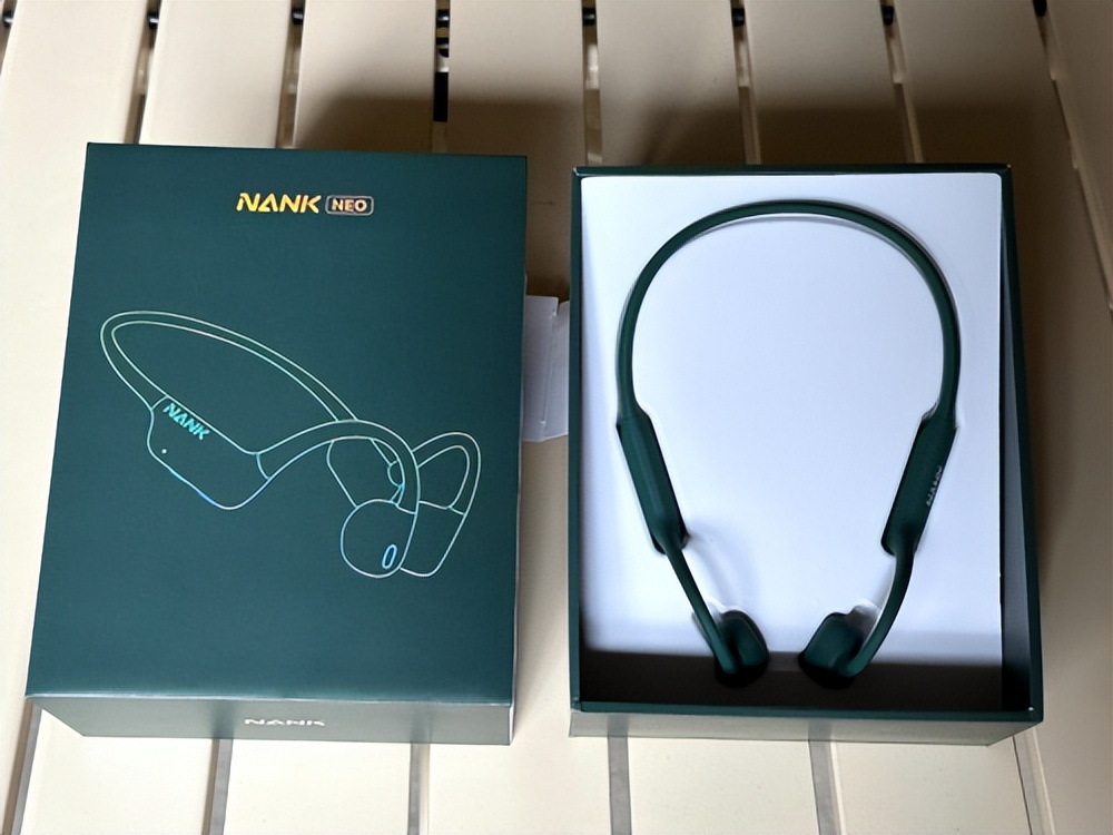 South Carolina Neo Bone Conduction Sports Headphones are the first to ...