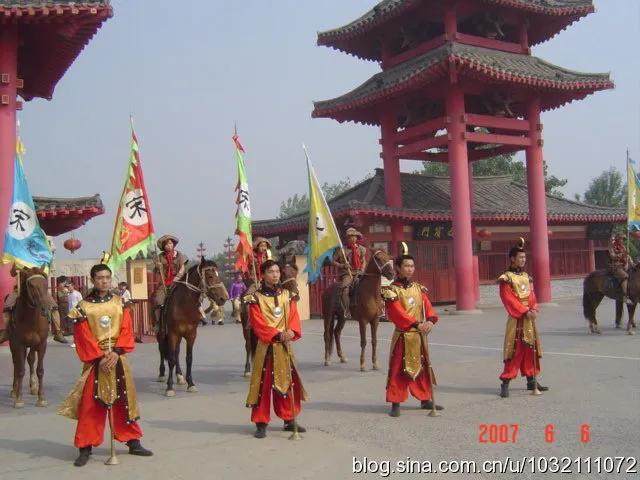 Kaifeng in the East - Walking into the Riverside during Qingming ...
