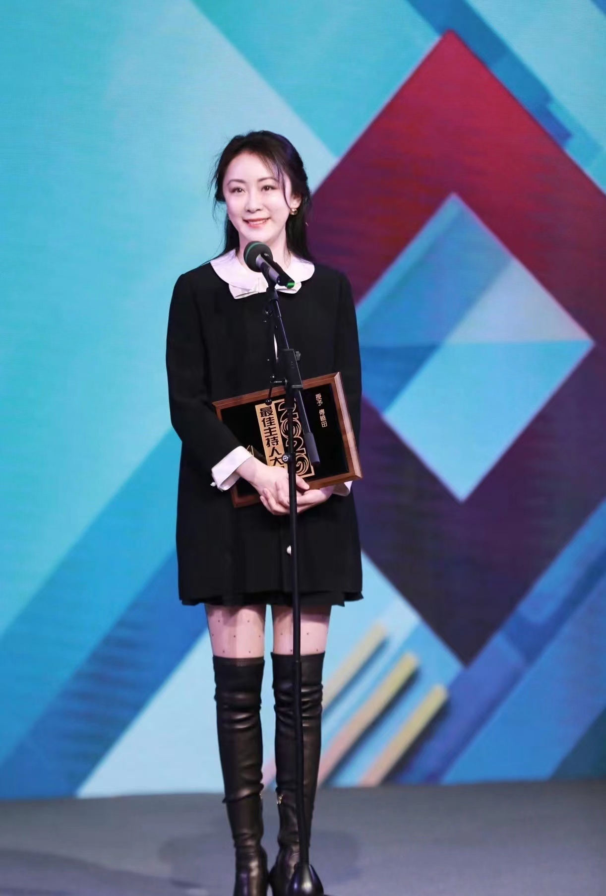 Phoenix Satellite TV reporter Fu Xiaotian: strong and beautiful - iNEWS