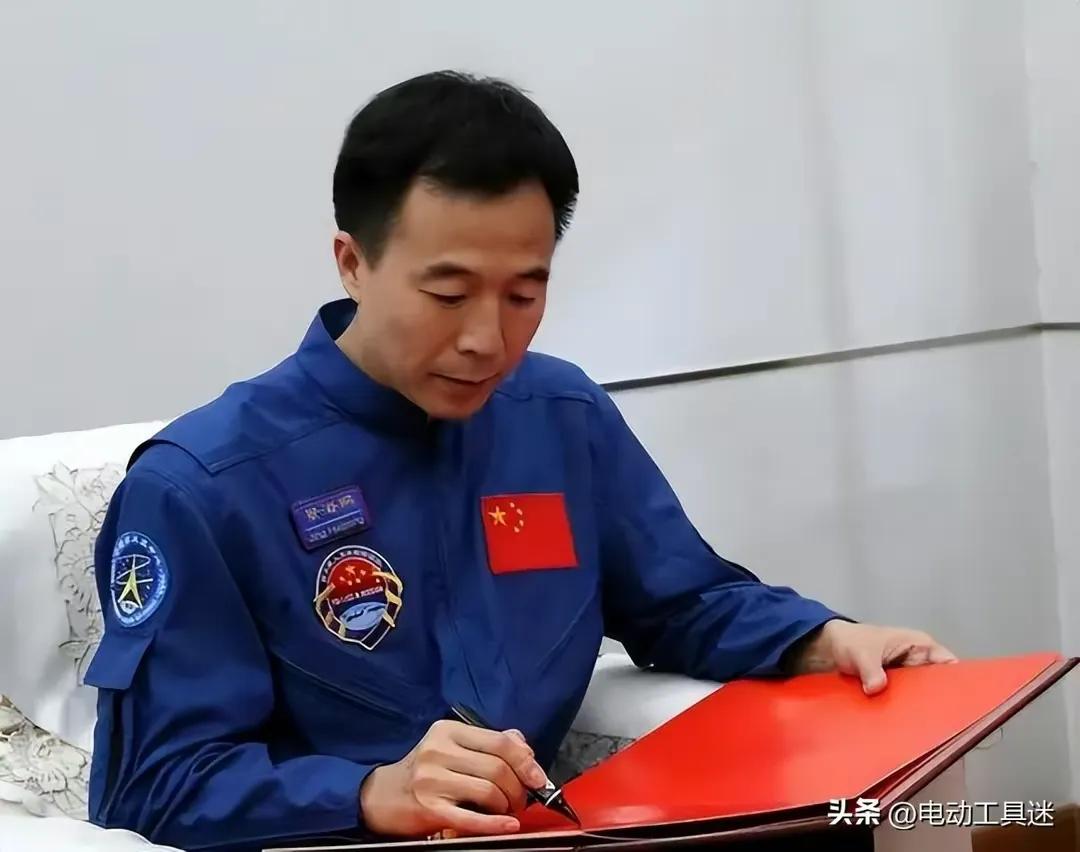 It took Jing Haipeng 15 years to go from realizing his dream to ...