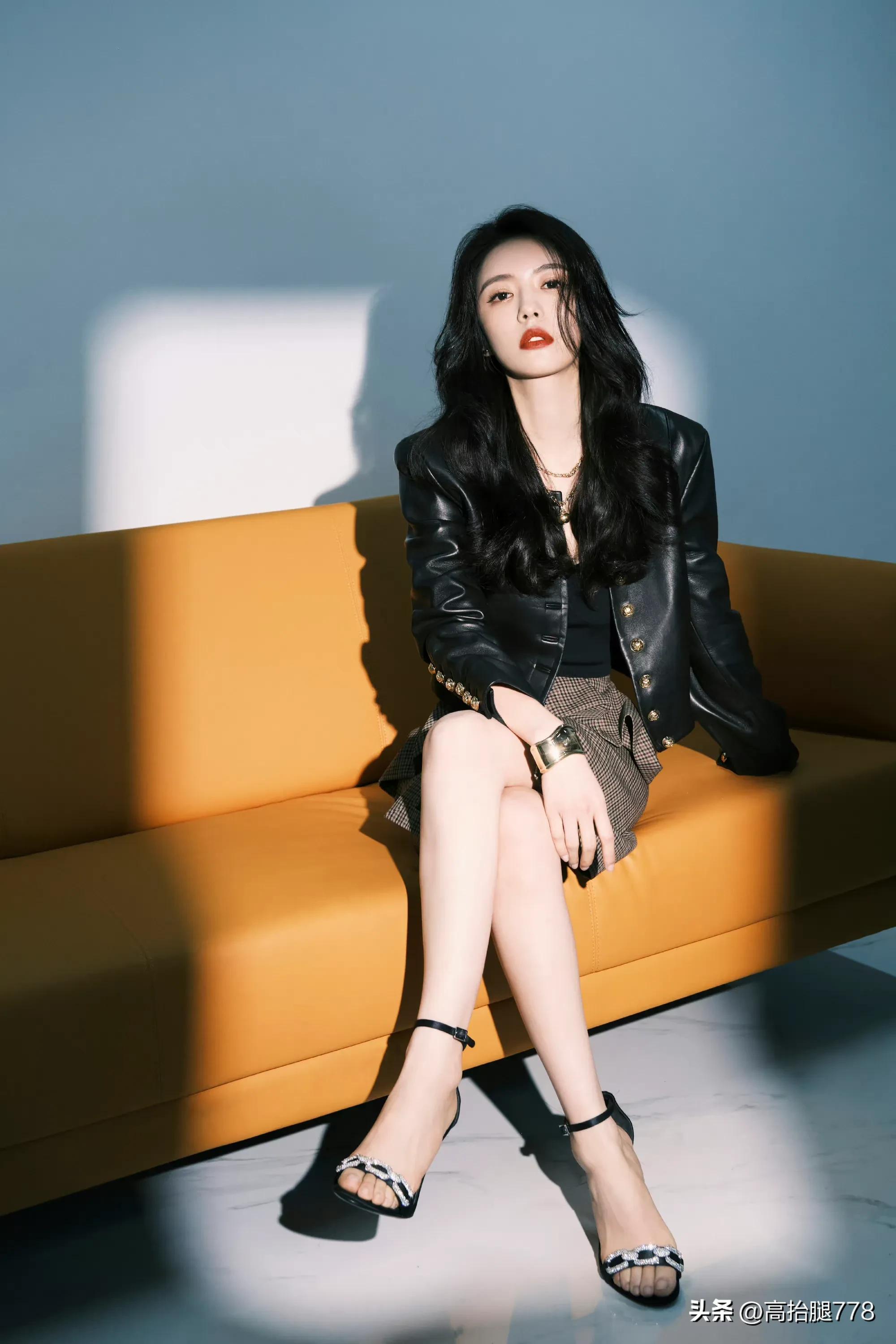 Cai Wenjing | Nai Wan | Jolin Tsai | Wang Herun is a goddess with long legs and a good figure ...