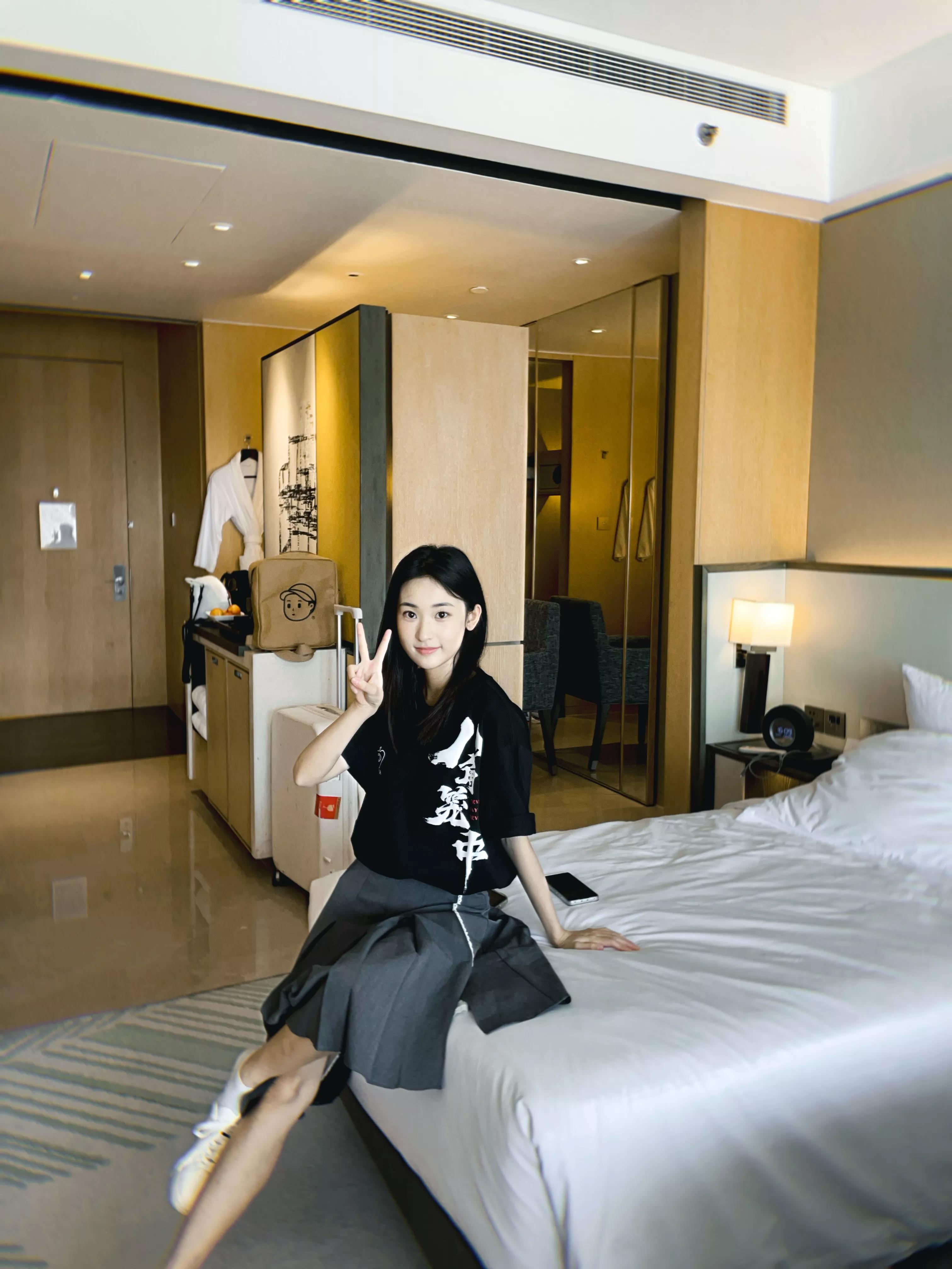 Zhang Yitong-In the Octagonal Cage - iMedia