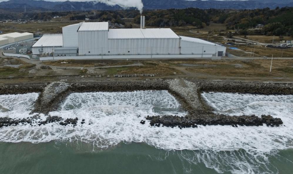 The British media also came to dismantle the stage: "Radiation fish ...