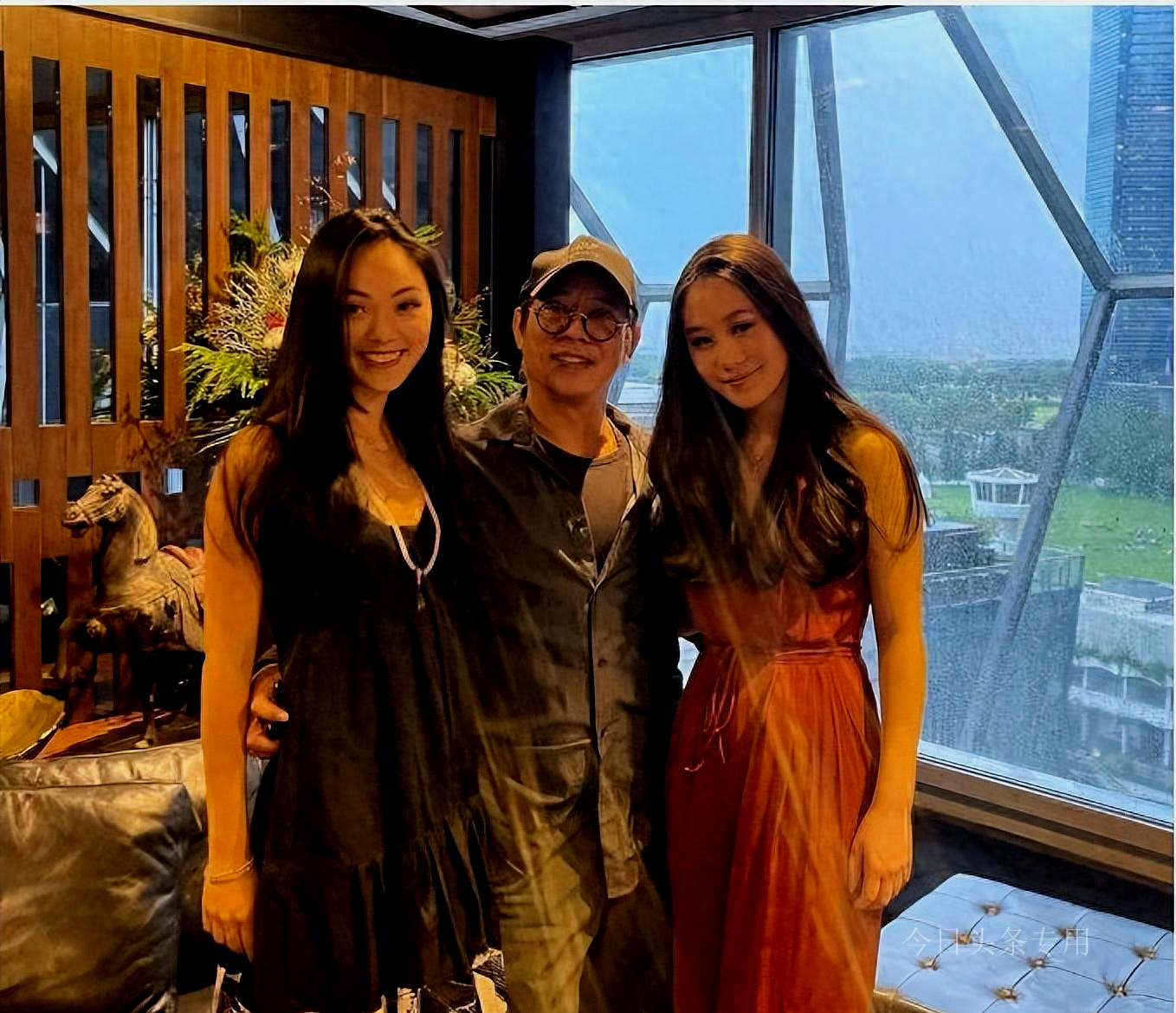 At the age of 62, Lizhi cannot hide her happiness. What happened to Huang Qiuyan, who was ...