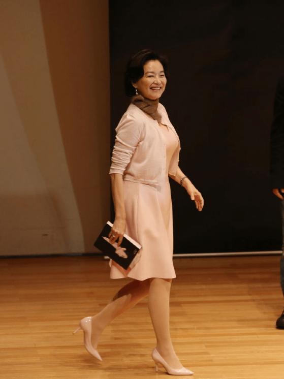 70-year-old Liu Xiaoqing and Brigitte Lin are rarely on the same stage ...