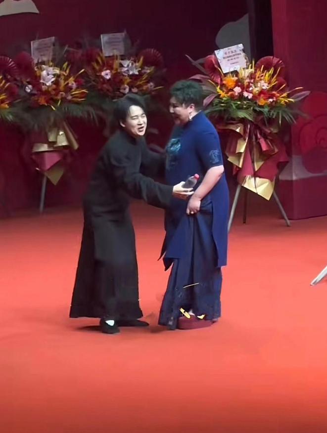 Guo Degang's wife Wang Hui performed, and his stepson Guo Qilin called ...