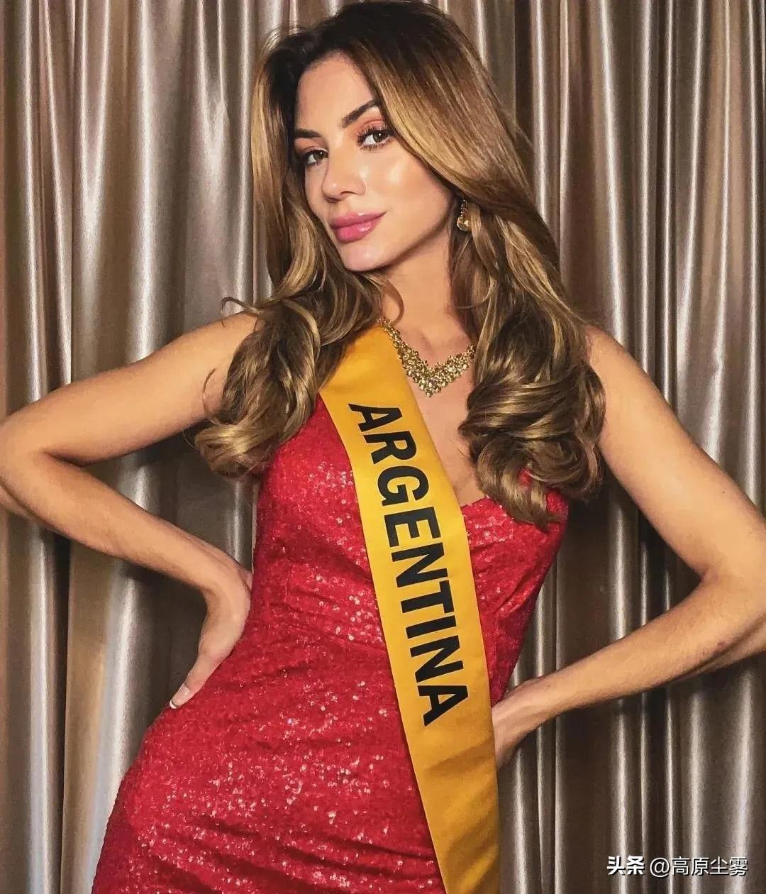 "Very eye-catching but also very hot eyes" - iNEWS