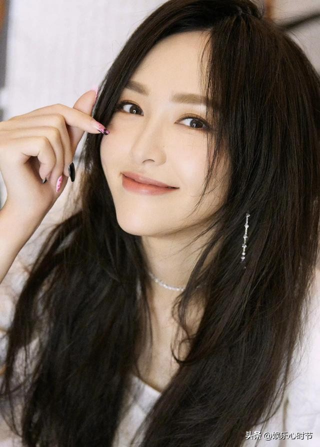 Sweet goddess, beautiful and dignified; Tang Yan - iMedia