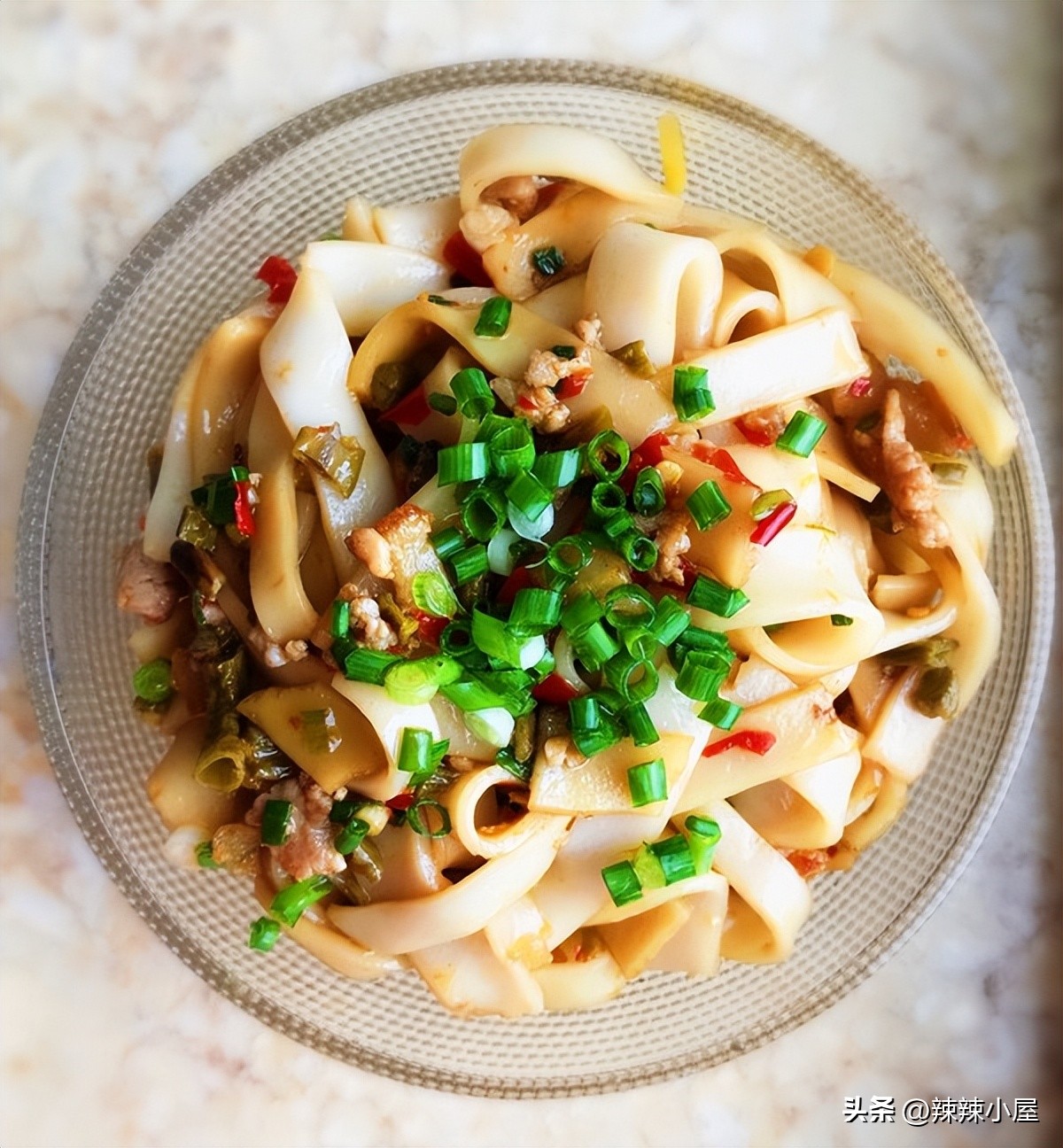 Spicy and delicious, a bowl in one breath! Hunan Mixed Noodles, Lard ...