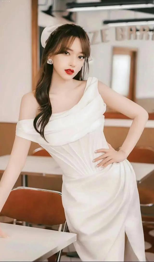 Beautiful pictures of Cheng Xiao - iNEWS