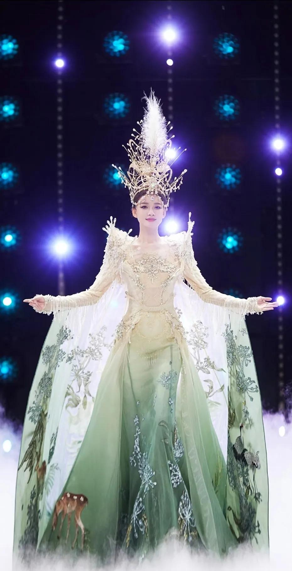 Share the picture, the photo of Sun Yi who is as beautiful as a flower ...