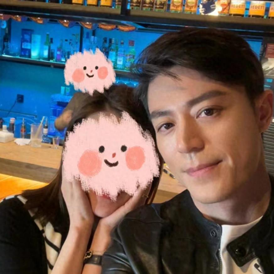 Netizens posted photos with 44-year-old Huo Jianhua: He looks so handsome in leather jacket and ...