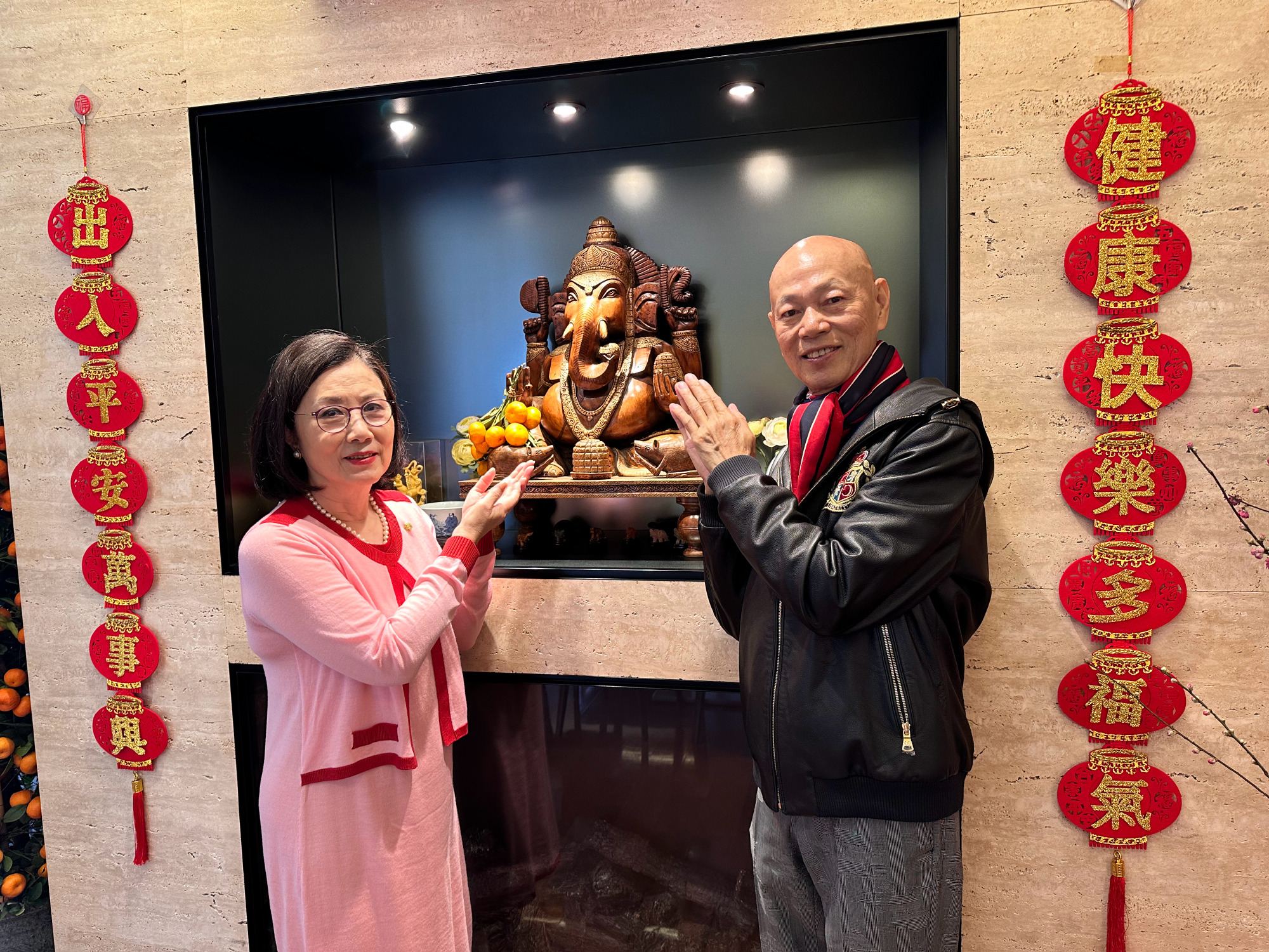 Wang Mingquan and his wife paid New Year greetings everywhere!The ...