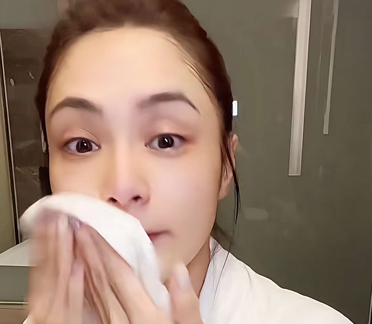 41-year-old Gillian started a live broadcast to remove makeup and left ...