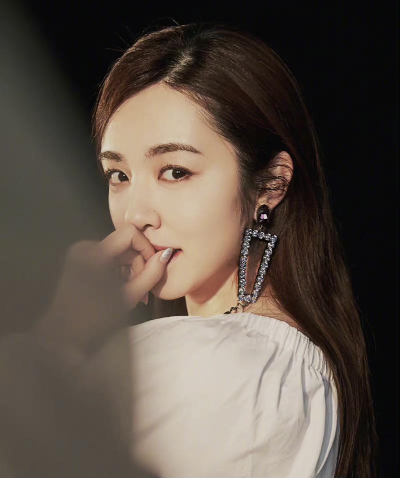 Little Gossip, Qin Hao, Yi Nengjing, Di Lieba, Yang Mi - iNEWS