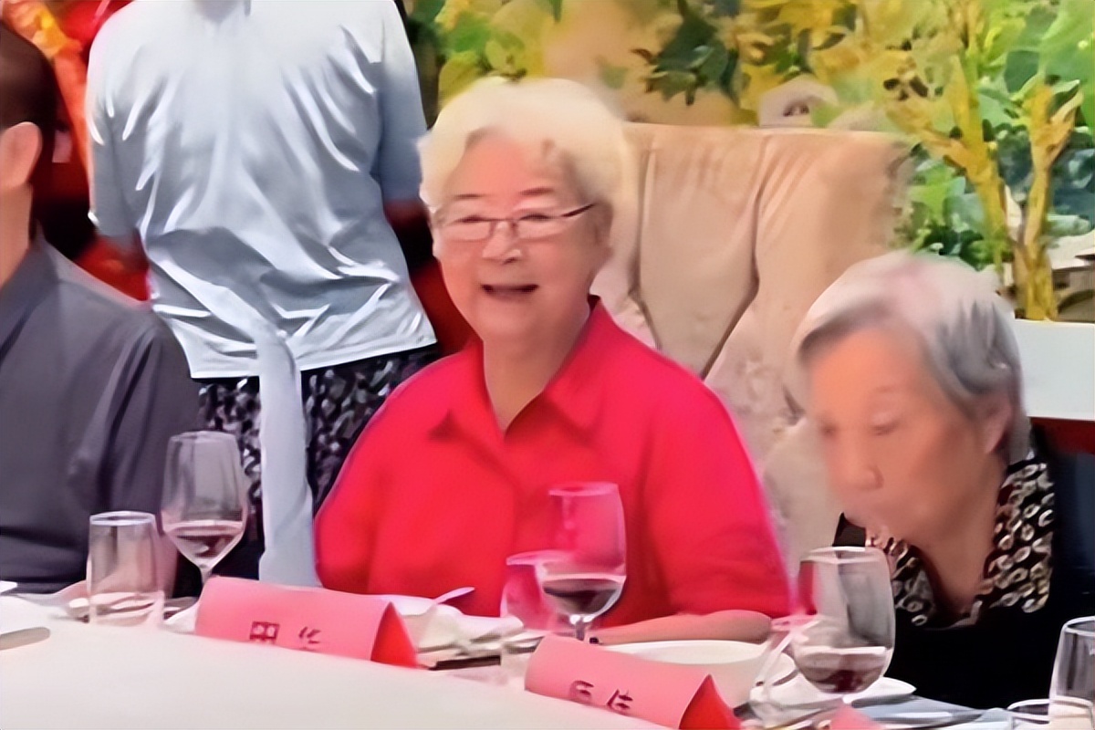 Tian Hua's 95th birthday party, many celebrities and artists came to celebrate his birthday - iNEWS