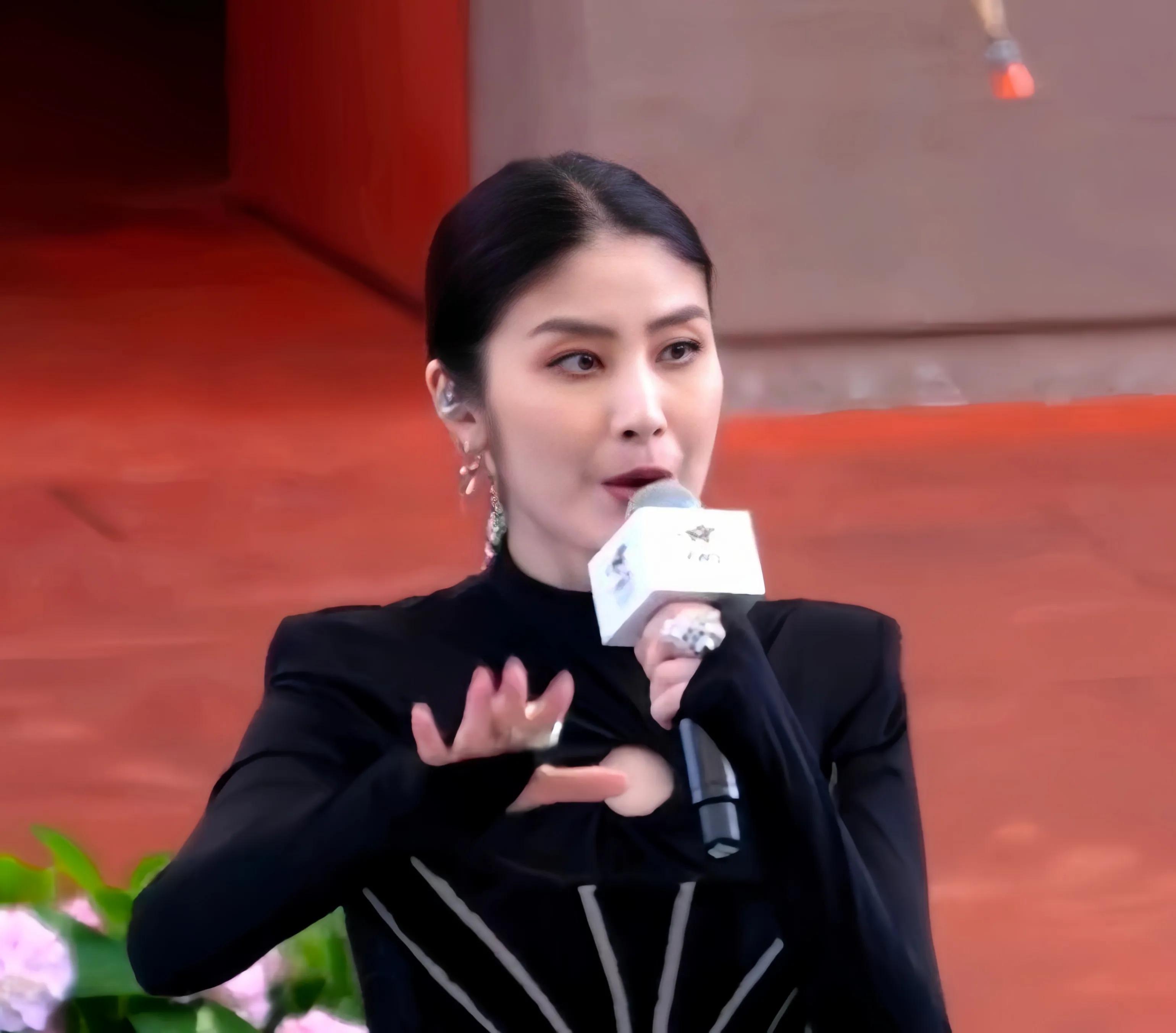 The queen Kelly Chen has not sung for a long time, her temperament is ...