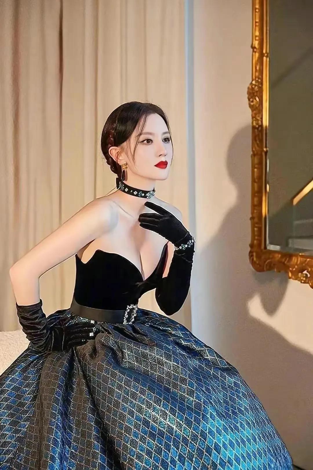 Sexy and beautiful Zhang Meng - iNEWS