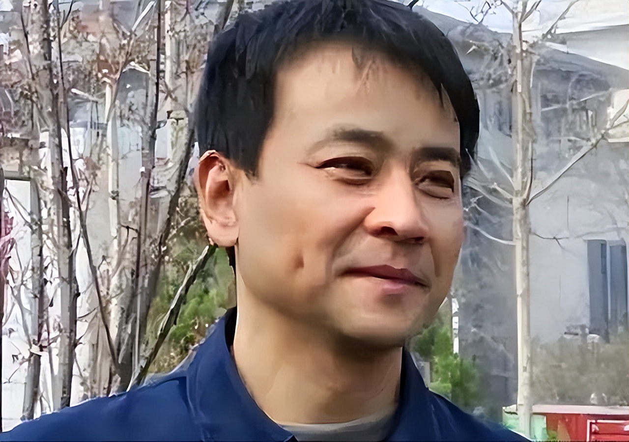 Actor Luo Gang: Accompanying his beautiful wife, Hao Lei, who is 23 ...