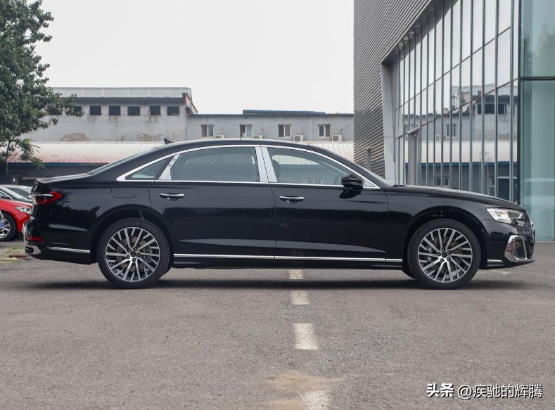 22 facelifted Audi A8L 55TFSI: 3.0T+8AT Audi high-end business sedan, the naked car exceeds 1.09 ...