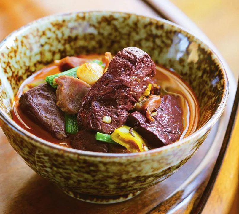 Duck blood is so delicious that I can't put chopsticks in it - iNEWS