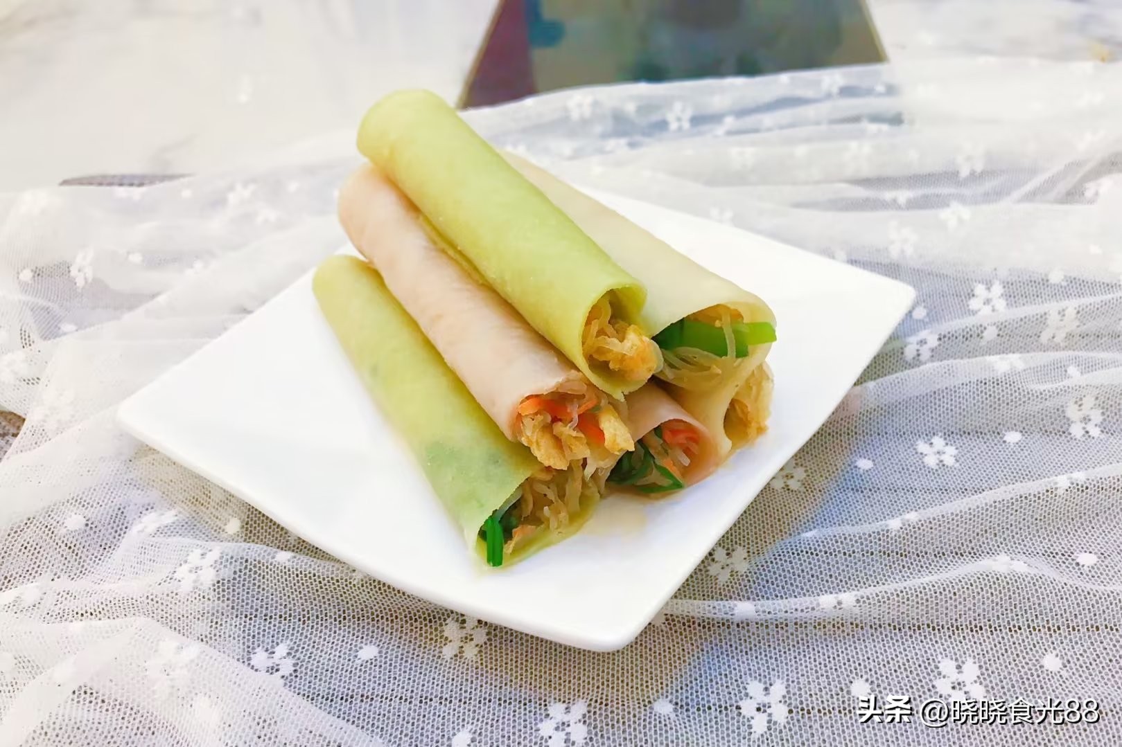 In the beginning of spring, eat three-color spring pancakes and rolls ...