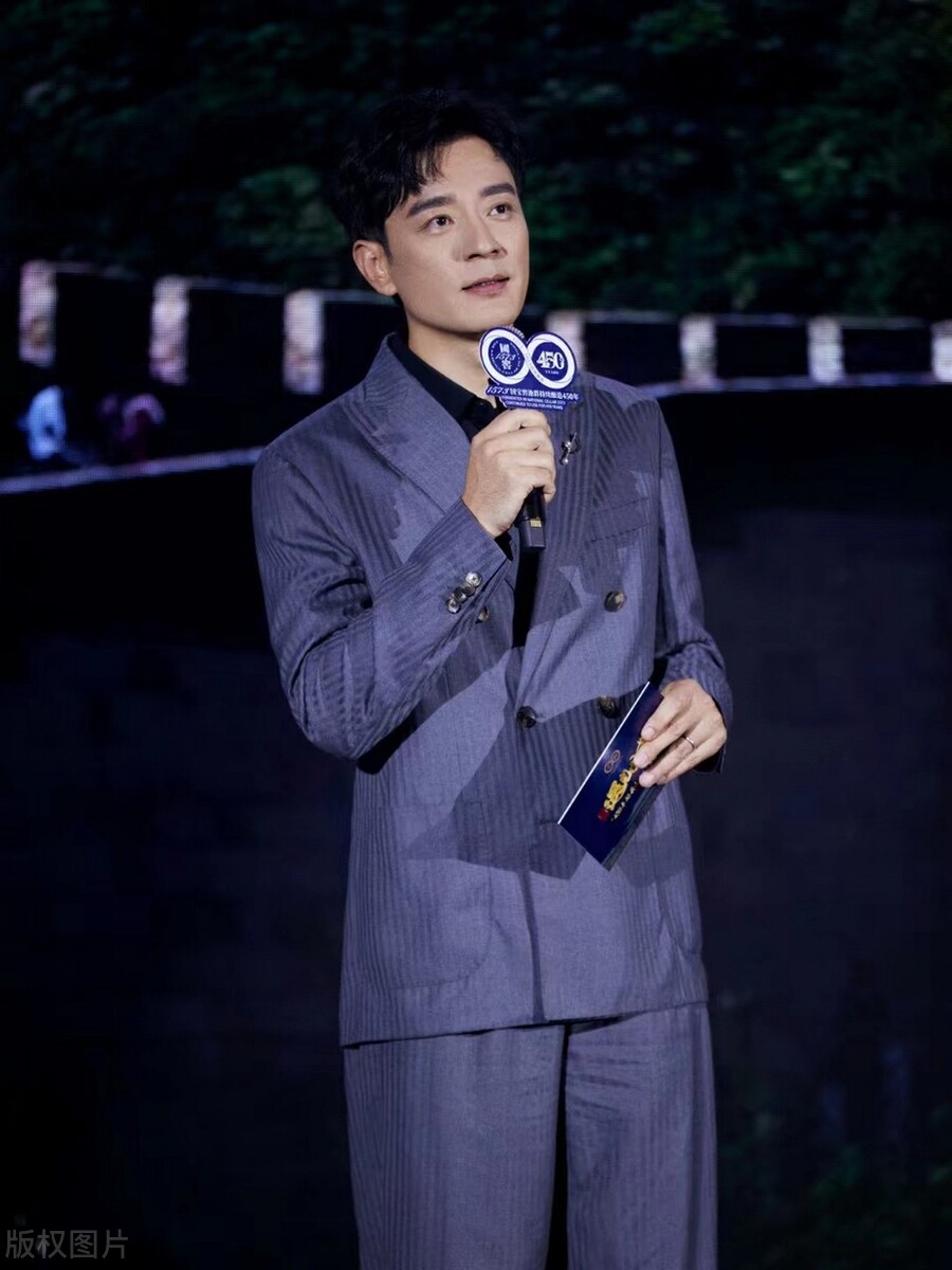 Li Guangjie attended the Guojiao dinner and released a group of photos ...