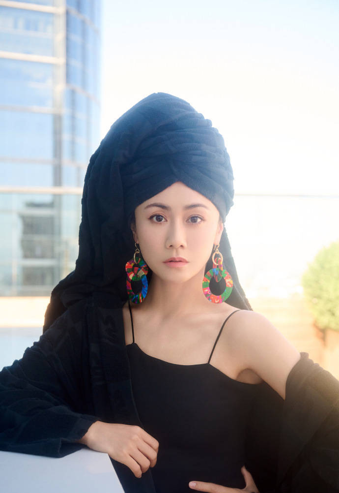 40-year-old Liu Yun appeared in a rose red bikini, she can play without ...