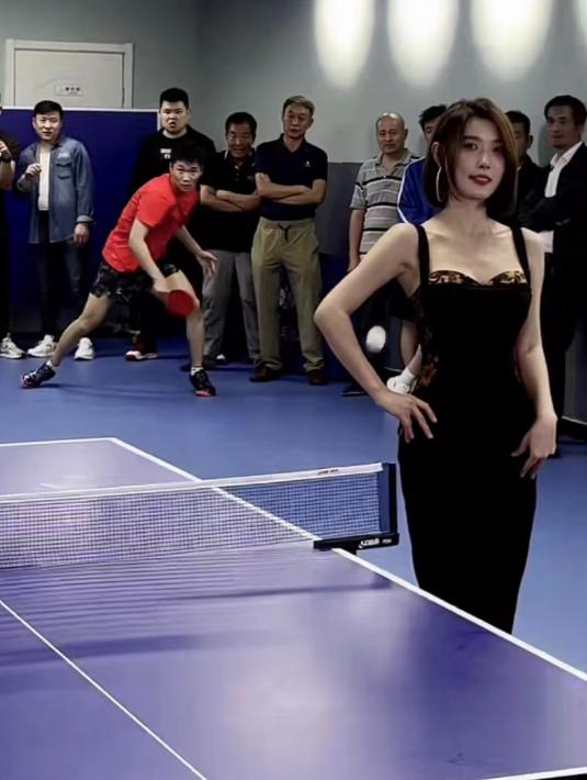 Net red Nie Xiaoyu rubs the side with red!Sexy appeared in the national team, concave body and ...