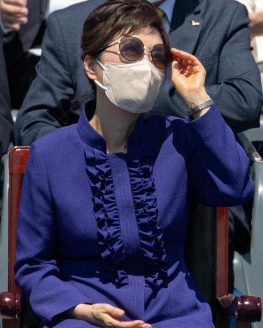 It's amazing! Park Geun-hye and the first lady of South Korea are in ...