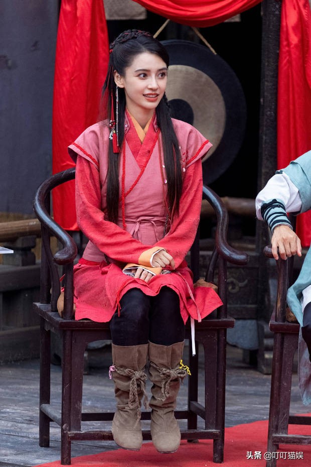Angelababy is dressed in red, full of ancient style, simple and ...