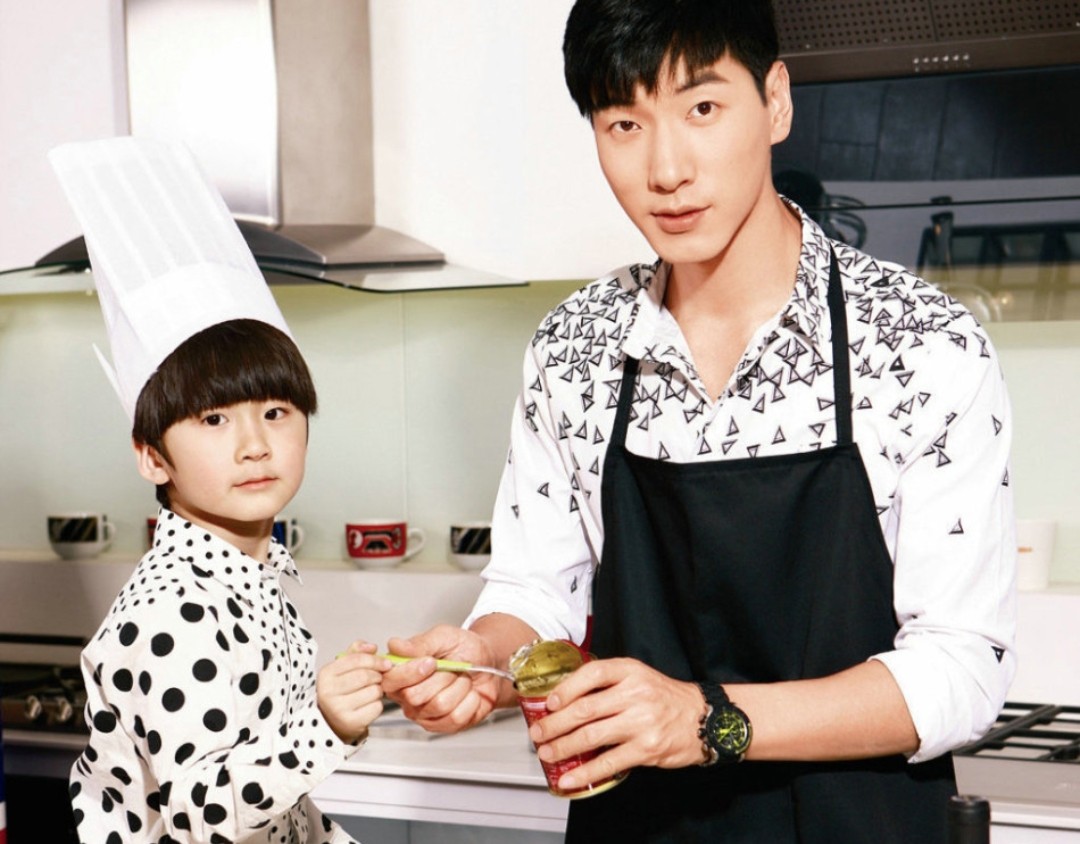 Zhang Liang and his son were accidentally encountered while shopping. The 15-year-old Tiantian ...