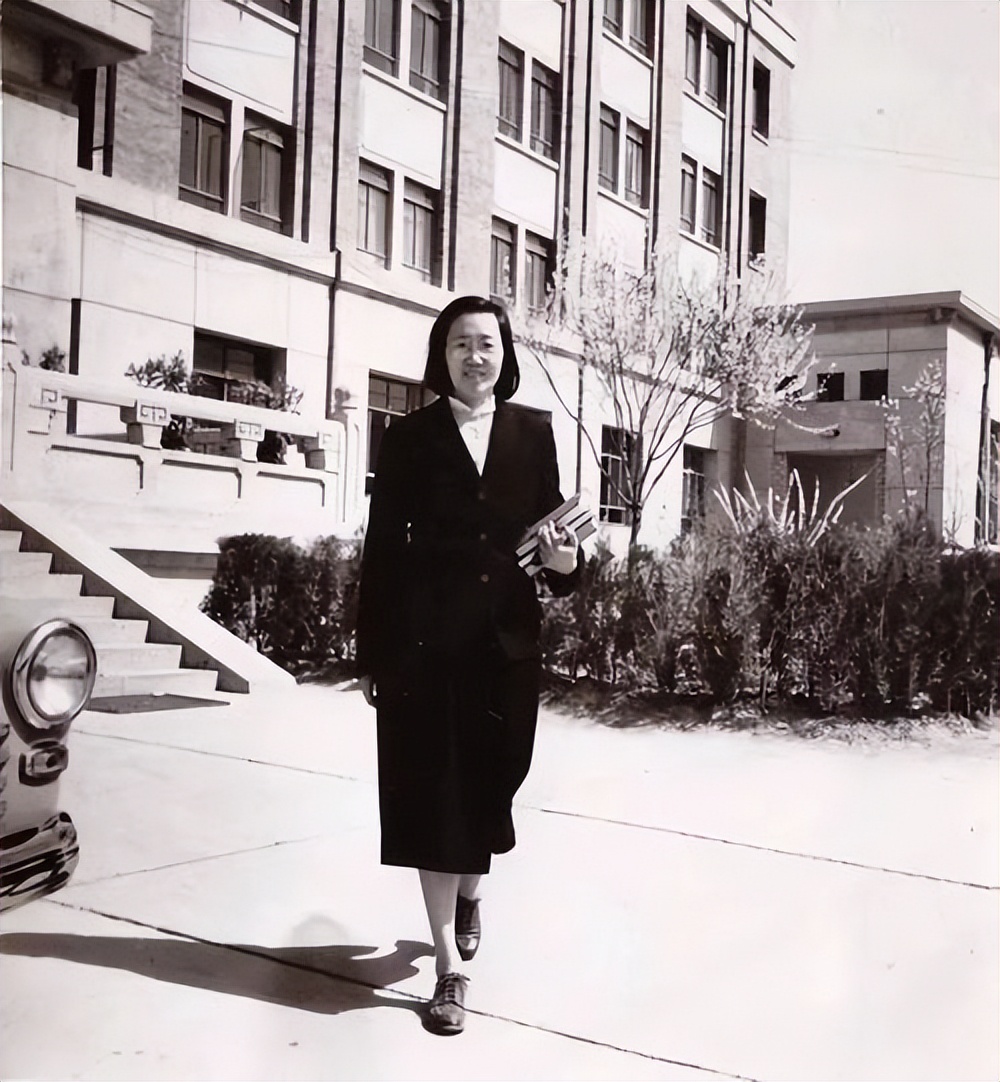 In 1964, when Deng Xiaoping inspected Lanzhou, he saw a woman and said ...