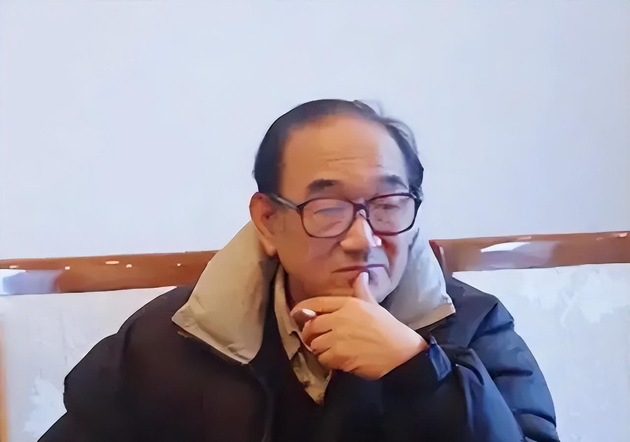 The scene of Yan Shun's memorial service in 2017: the widow sat in a ...