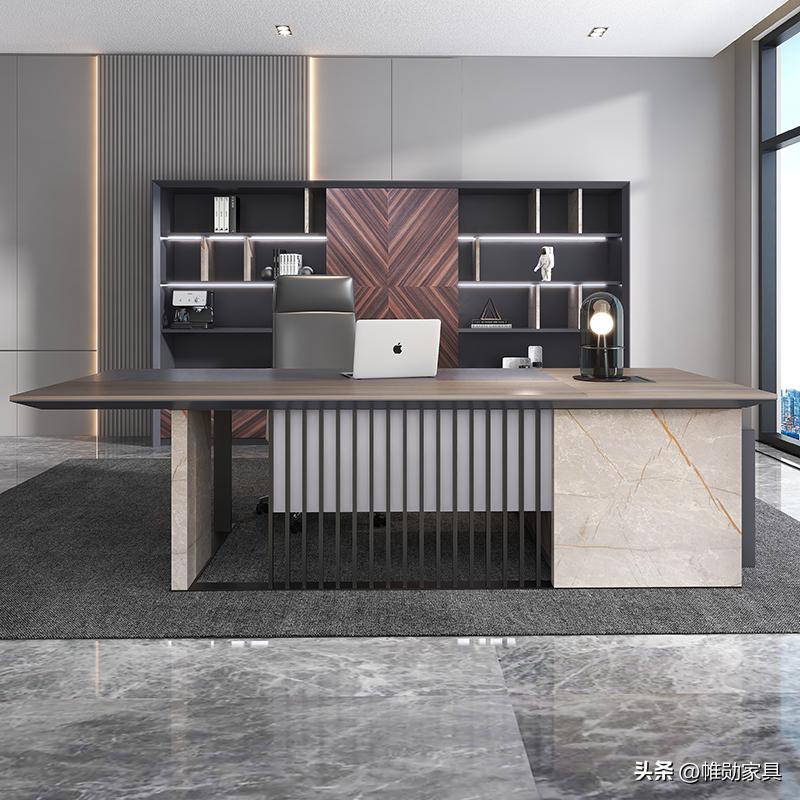 The semi-suspended boss table with such a sense of design is really ...