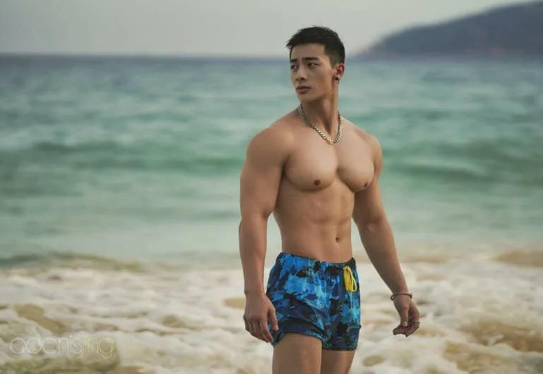 Personal photo of famous Asian male model Peng Guo - iNEWS