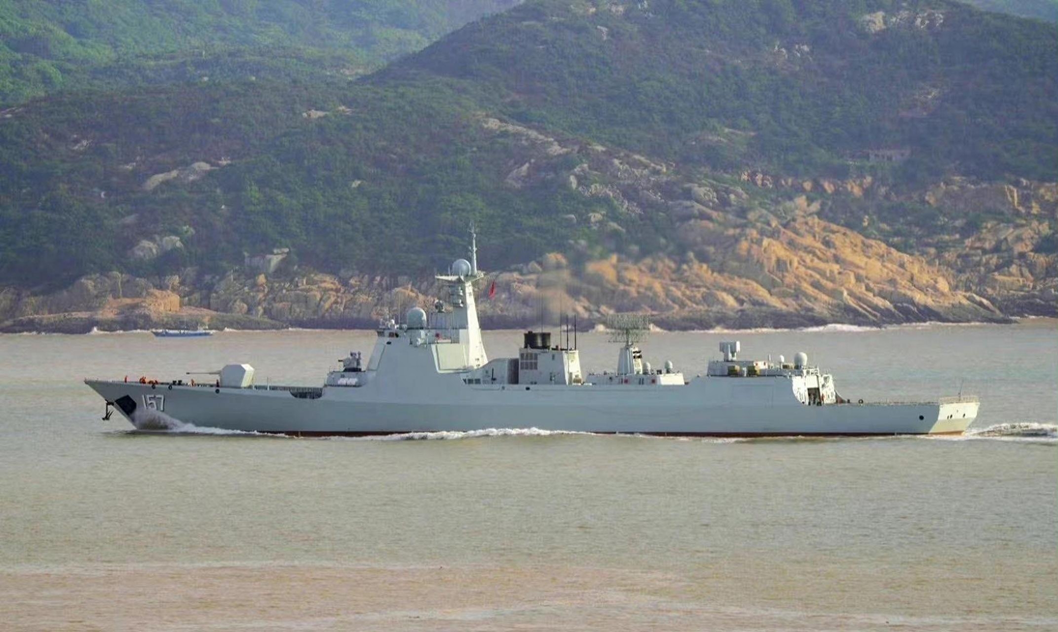 The No. 9 ship of the 052DL modification was launched in Dalian. Our navy will soon have 51 ...