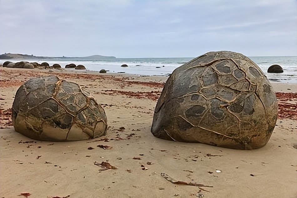The power of a 1,000-ton giant stone ball is so amazing? You can never ...