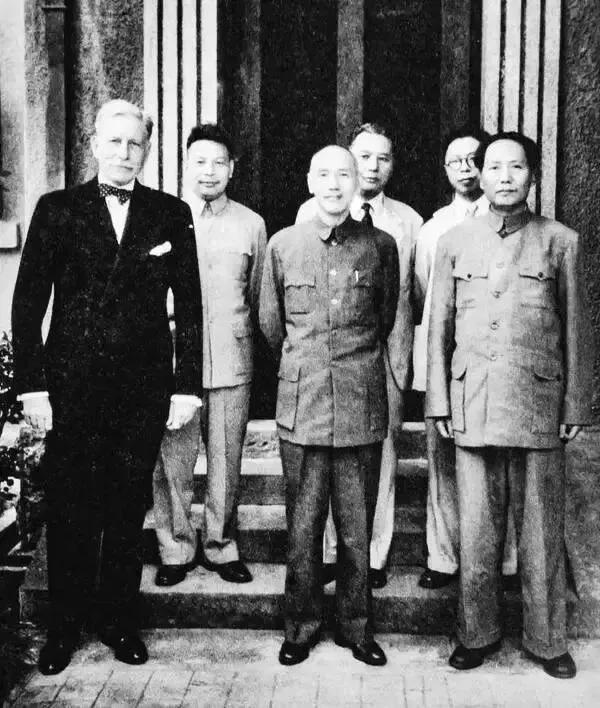 Mao Zedong and Chiang Kai-shek - the second handshake of two old ...