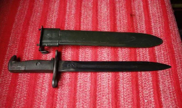 Where did the famous "Three-Edged Army Thorn" go?Why are no soldiers ...