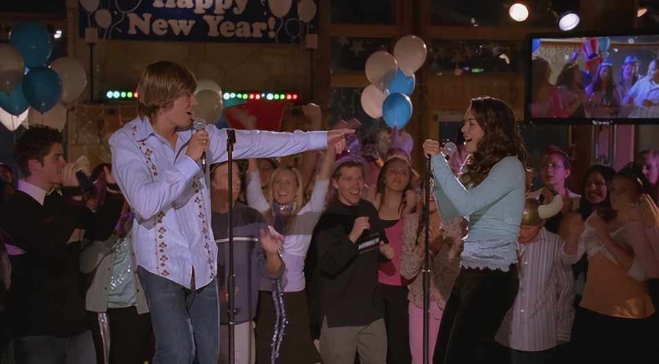 The relationship between the hero and heroine of "High School Musical ...