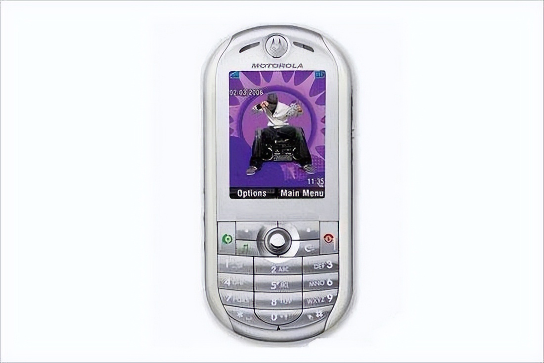 An attempt of a smart machine - Motorola ROKR E2 and E6 - iNEWS