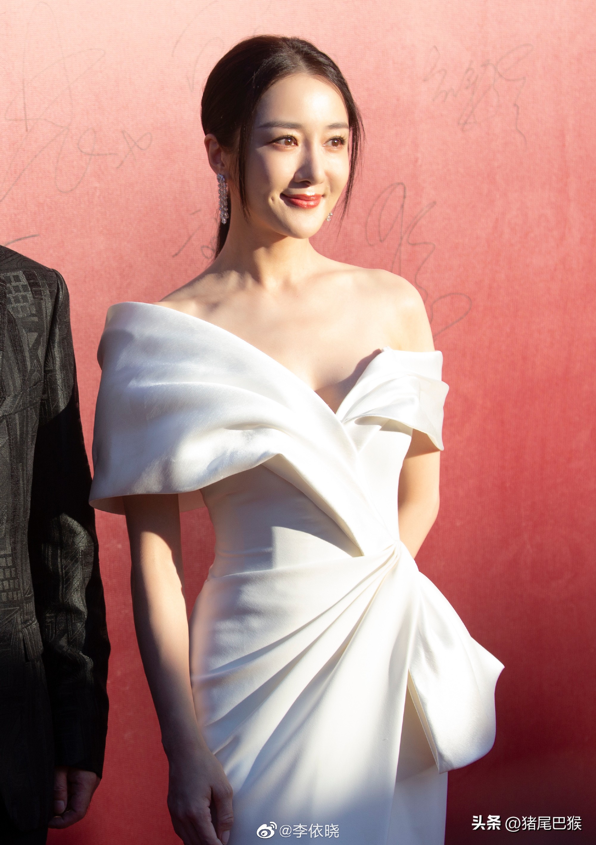 Li Yixiao shares beautiful photos of the film festival - iNEWS