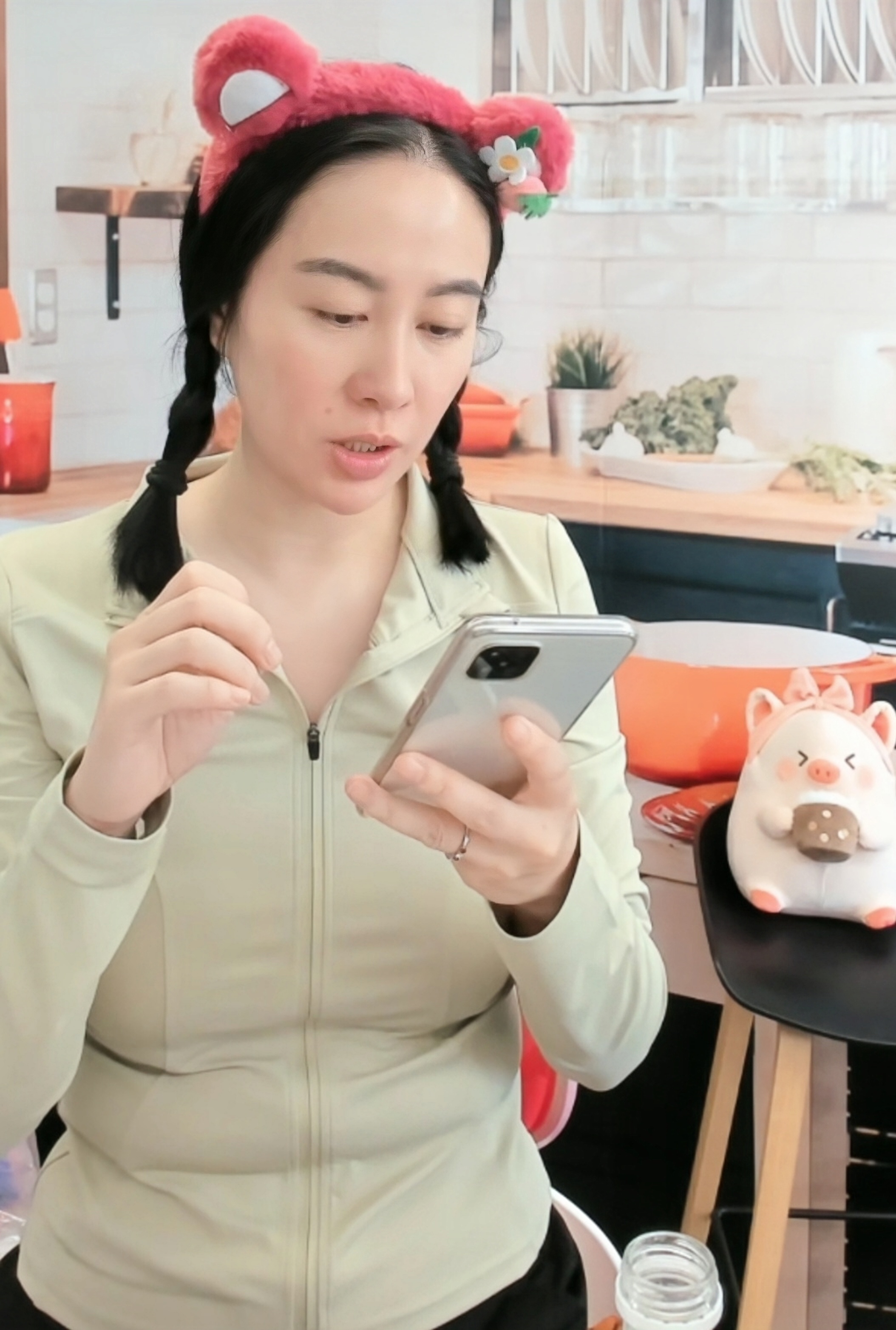 Let's take a look at Michelle Ye's live broadcast dress up, why is the ...