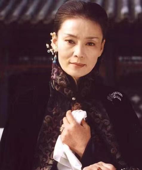 Do you know how beautiful Pan Hong was when she was young?Divorced for ...