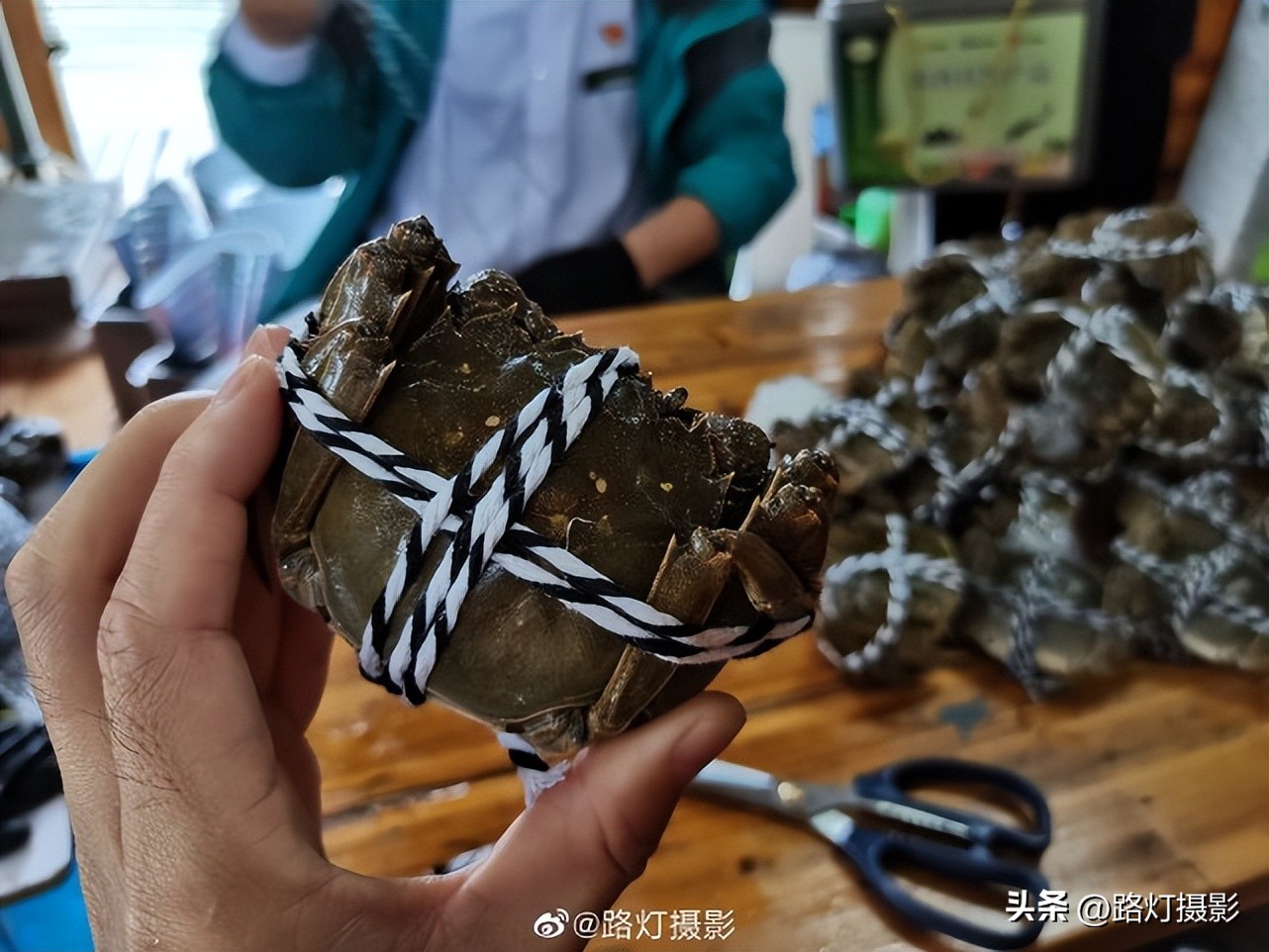 The shell is thin and the meat is tender, delicious and plump!You don't ...